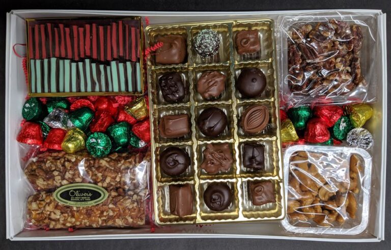 Christmas Gift Box - Medium - Oliver's Candies in Batavia, New York